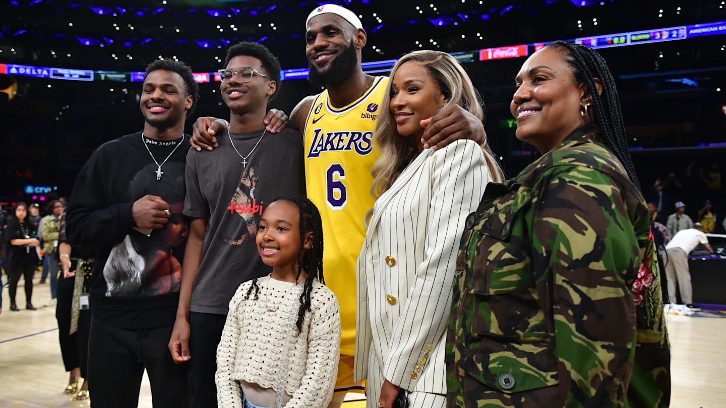 LeBron James’ daughter Zhuri adorably impersonates dad with beard