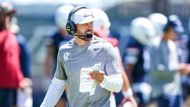 Arizona Wildcats Training Camp Talk: Quarterback Snaps