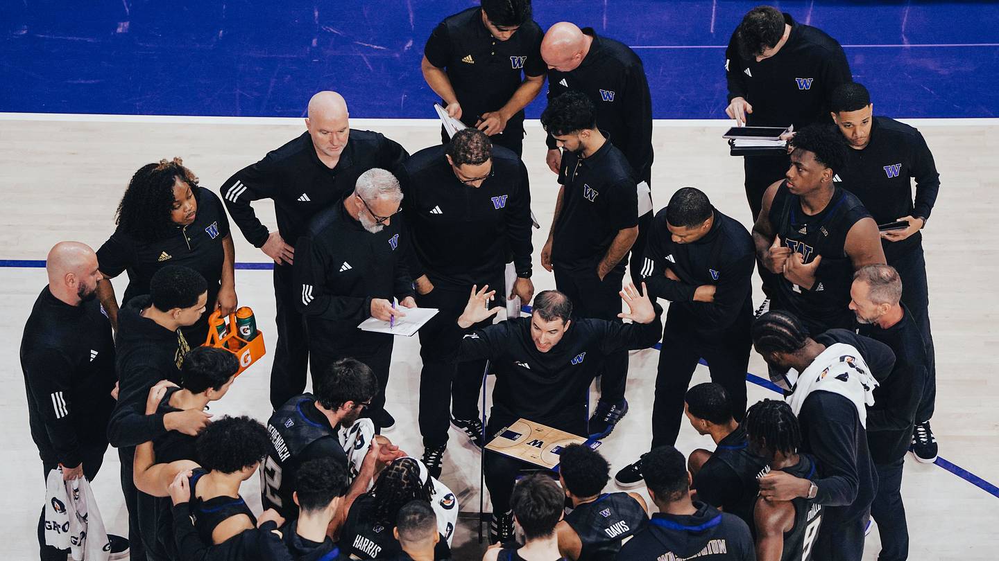 Huskies Reveal Entire Basketball Schedule