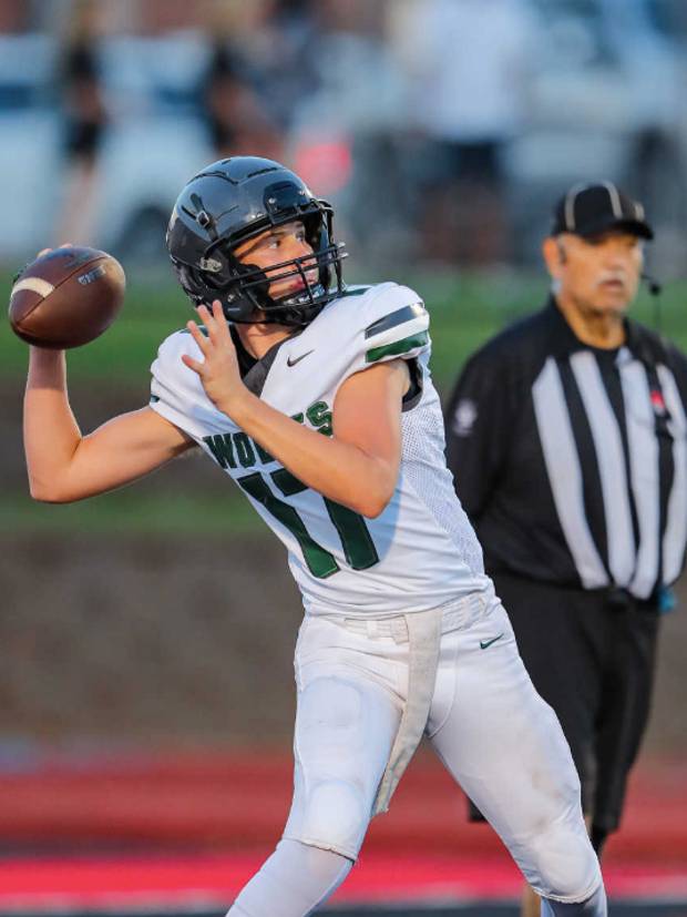 Photos: Mustang vs. Edmond Santa Fe in Oklahoma Varsity high school ...