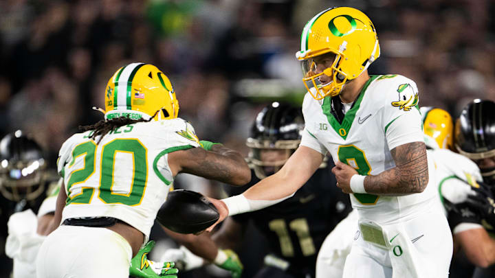 College Football Analyst Praises Oregon Ducks: 'Veteran-Led Team'
