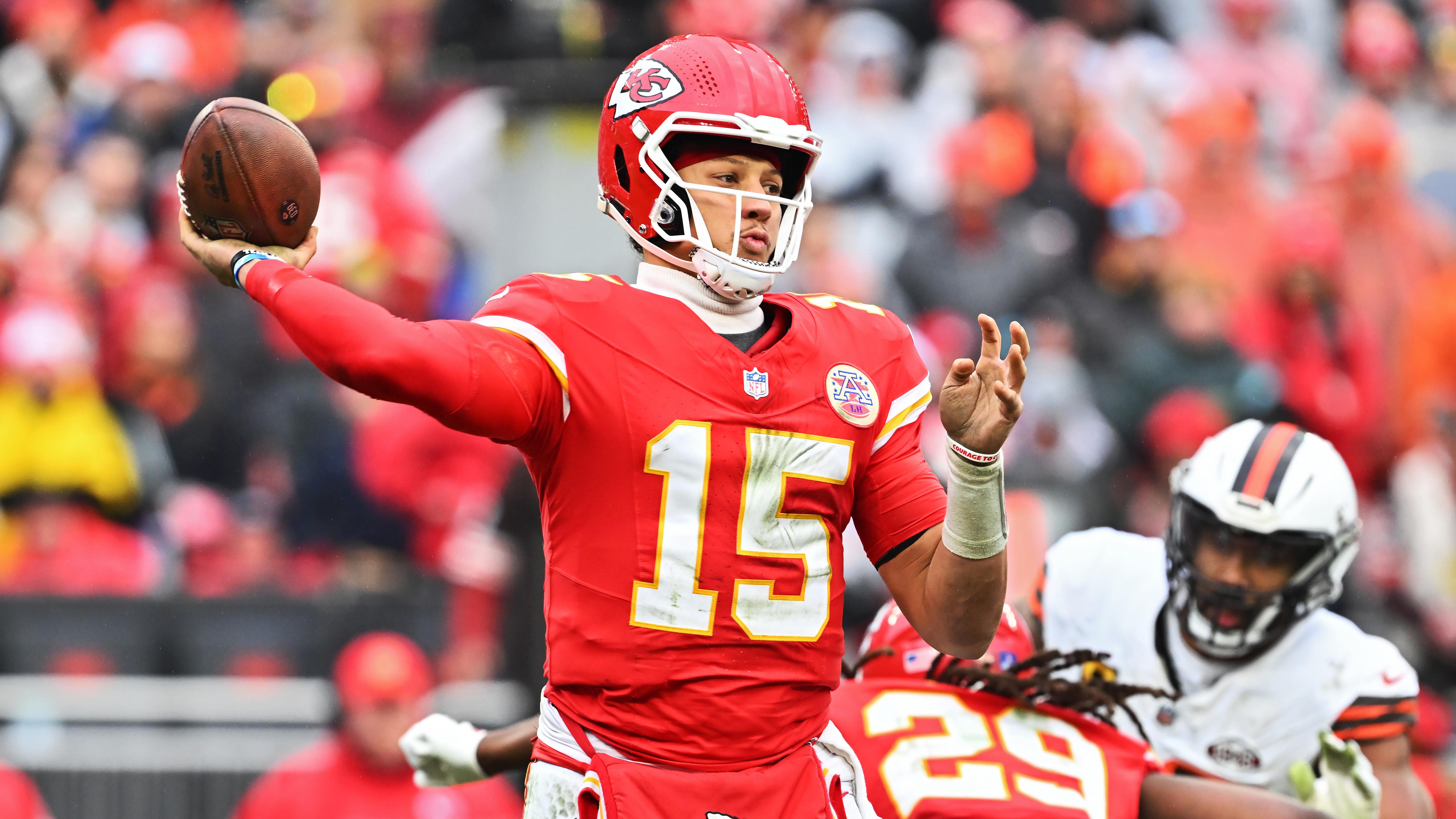 Patrick Mahomes silences any worries over ankle with courageous ...