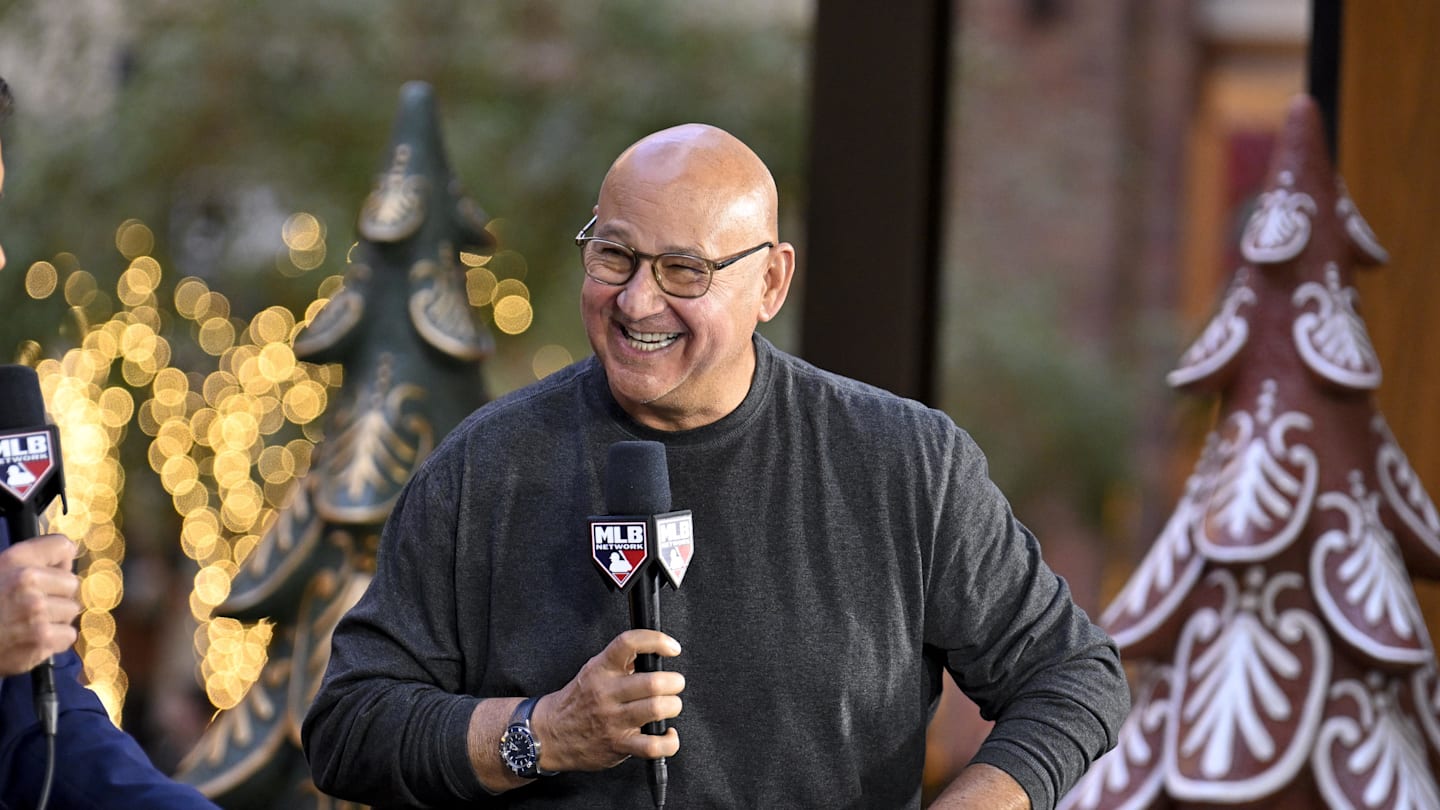 Look: Cincinnati Reds Caravan Rolls Through Three Cities on Friday