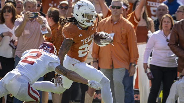 CJ Baxter Relied On One Former Texas Longhorns Teammate for Advice ...