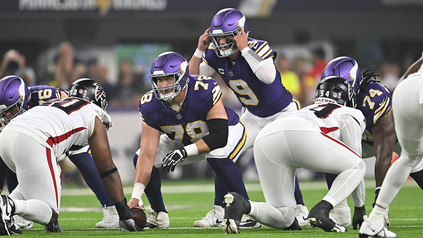 Ryan Kelly’s Absence Forces New Vikings Starter to Step Up vs. Bengals