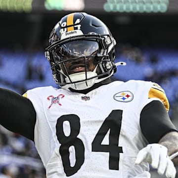 Parisbabyxox cam record pretty lady, slender, noticeable