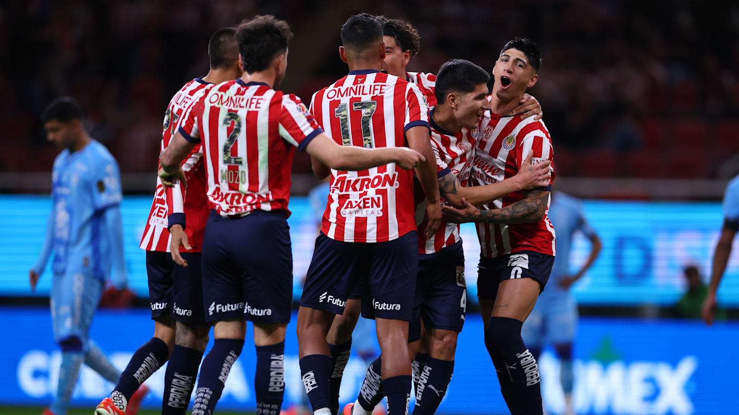 ¡ROMO SE ESTRENA COMO GOLEADOR! Chivas remonta 2-1 al Pachuca gracias a ...