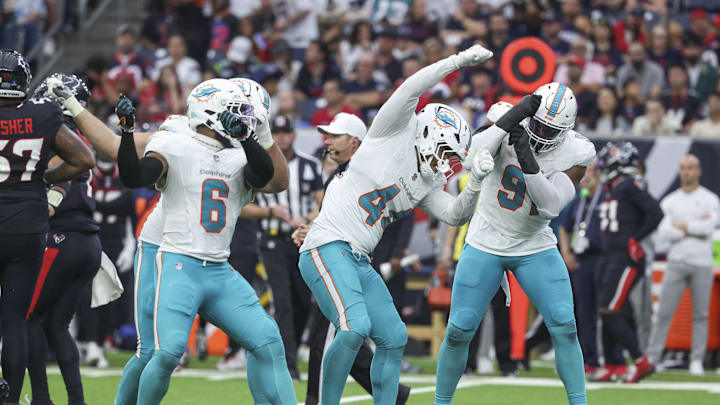 Miami Dolphins OLB Chop Robinson Earns All-Rookie Honors