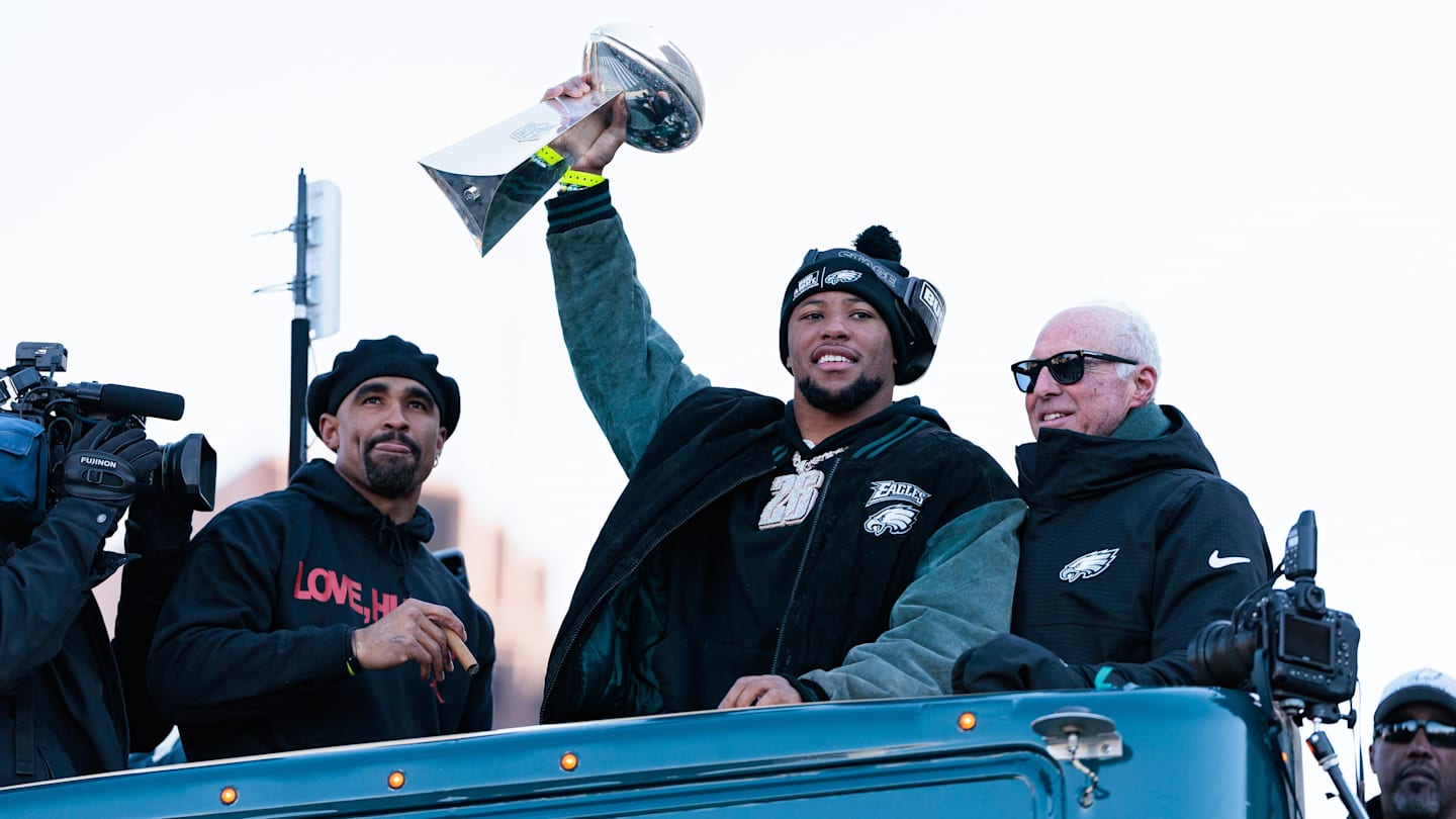 Fiancée Anna Congdon crushes Saquon Barkley in fabulous Eagles kelly ...