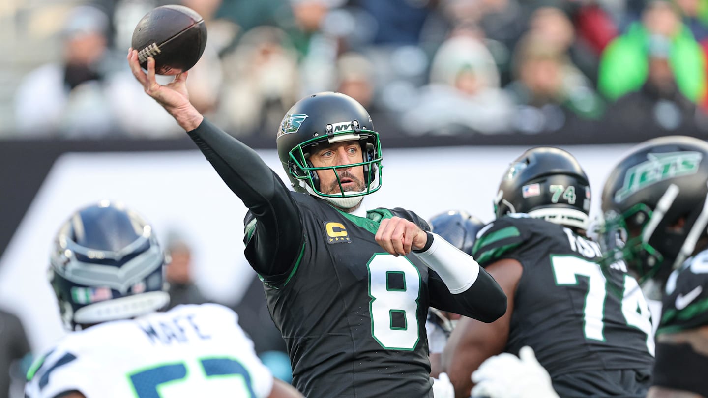 Aaron Rodgers officially joins DK Metcalf on Steelers, who host Seahawks Week 2