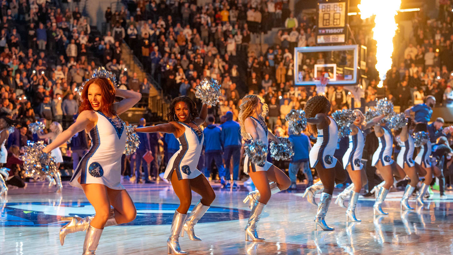 Wolves-Spurs delayed due to issue with Target Center court