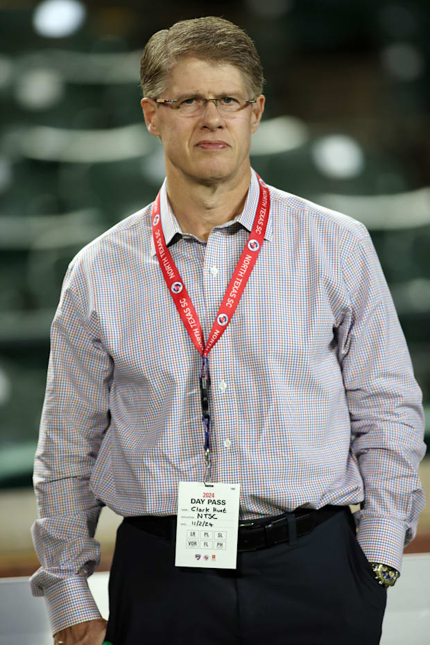 Gracie Hunt shares powerful message wearing black to mourn loss of ...