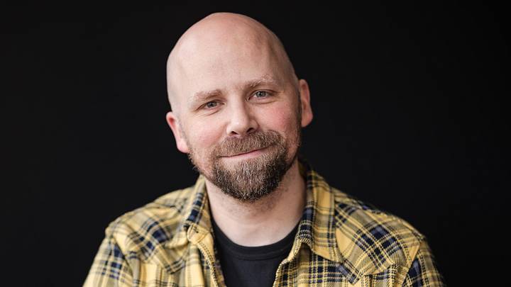 WWE Host Sam Roberts Dishes On How He Separates Wrestling Fandom From ...