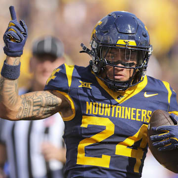 WVU Hall of Famer Anthony Becht Officially Honored During Iowa State Game