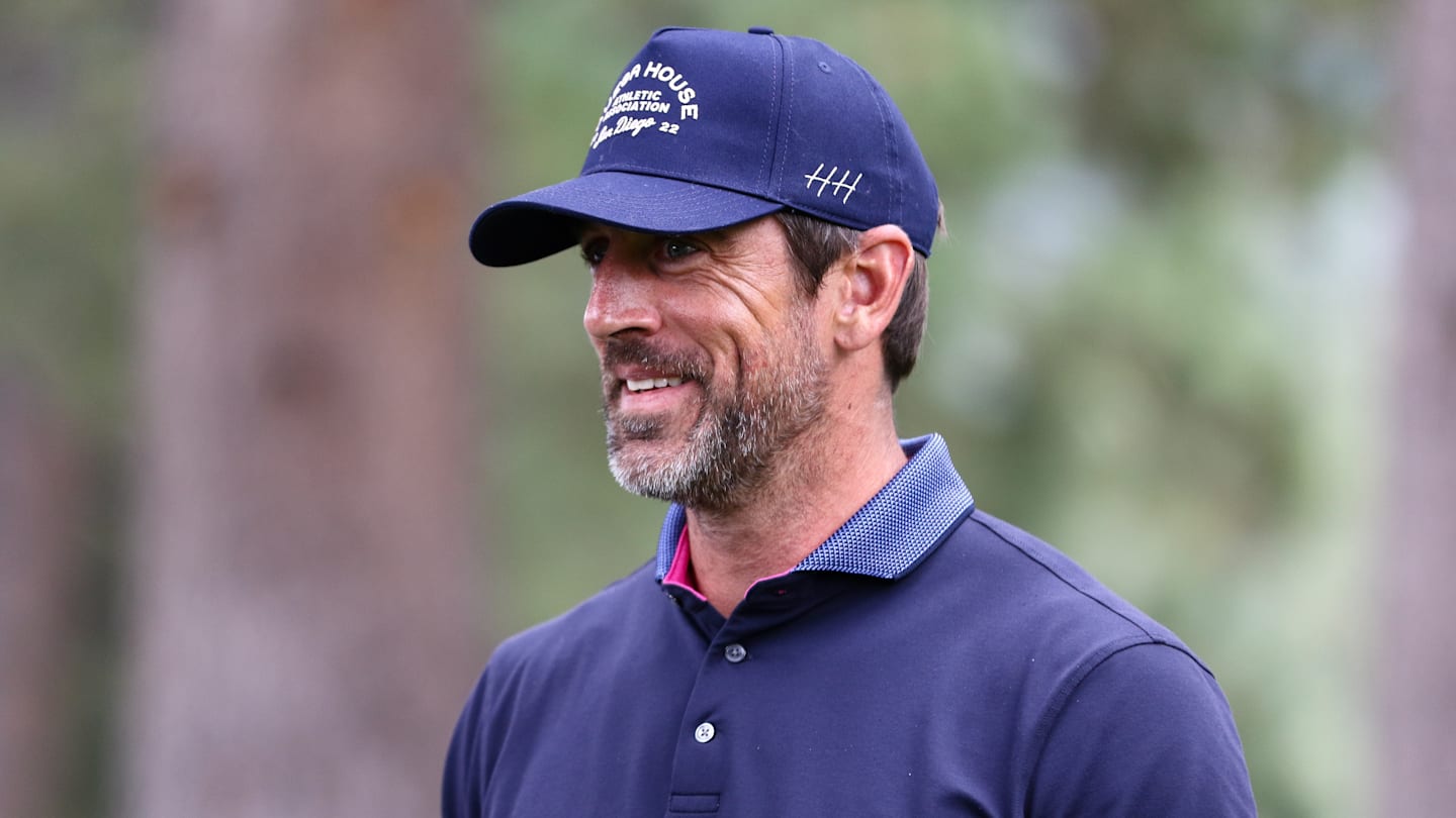 Aaron Rodgers trolls the media with Egyptian shirt at NY Jets training camp