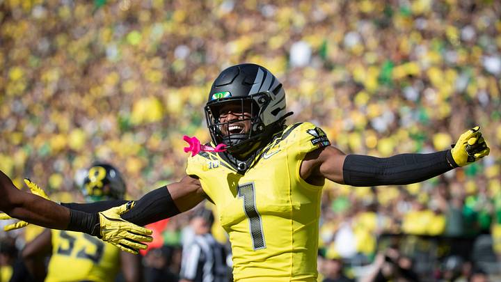 Dakorien Moore officially closes recruitment, sticks with the Oregon Ducks