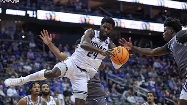 Oregon Ducks Basketball Injury Update: Supreme Cook to Miss Start of Season