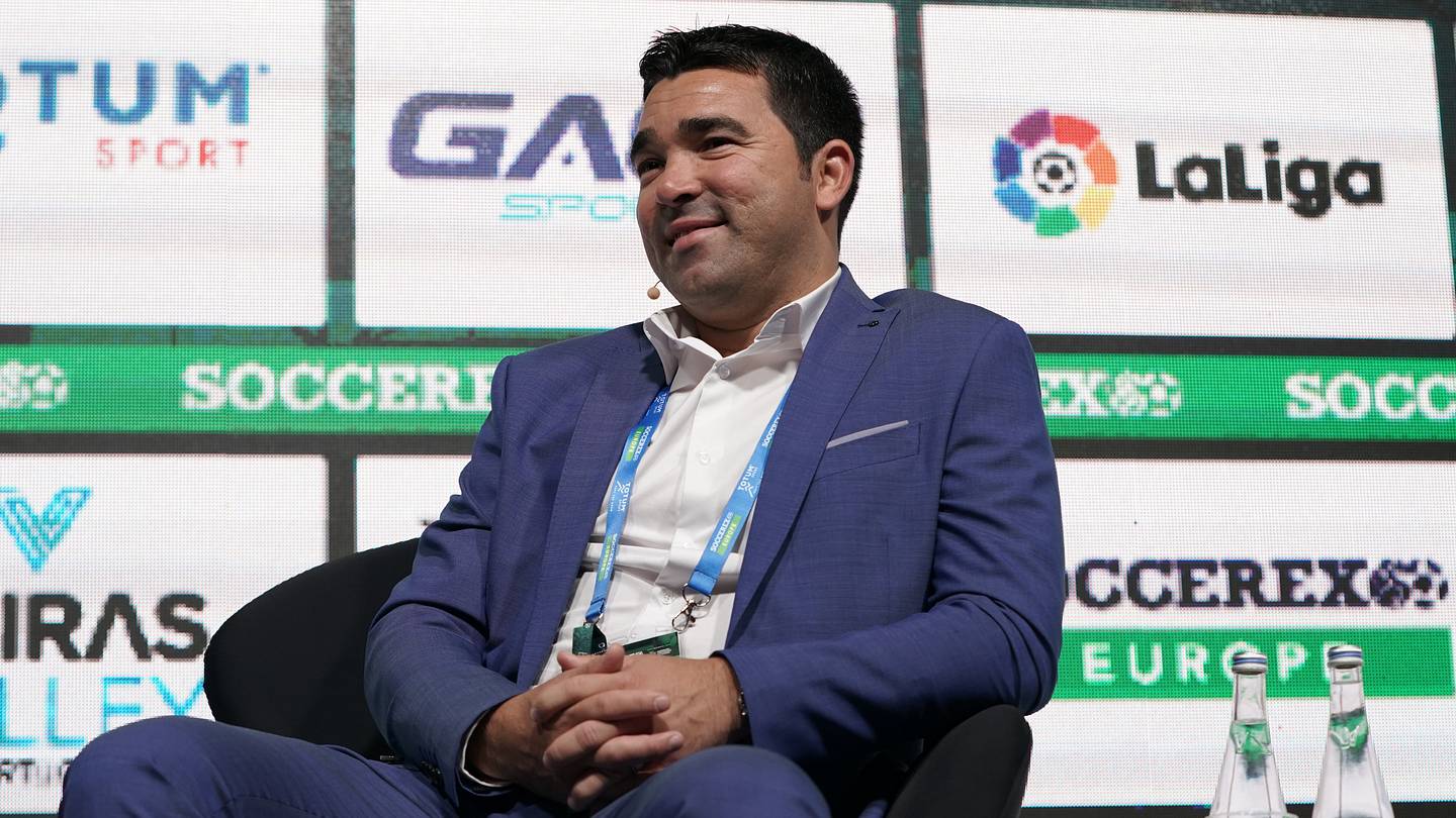 Deco officially joins Barcelona as new sporting director