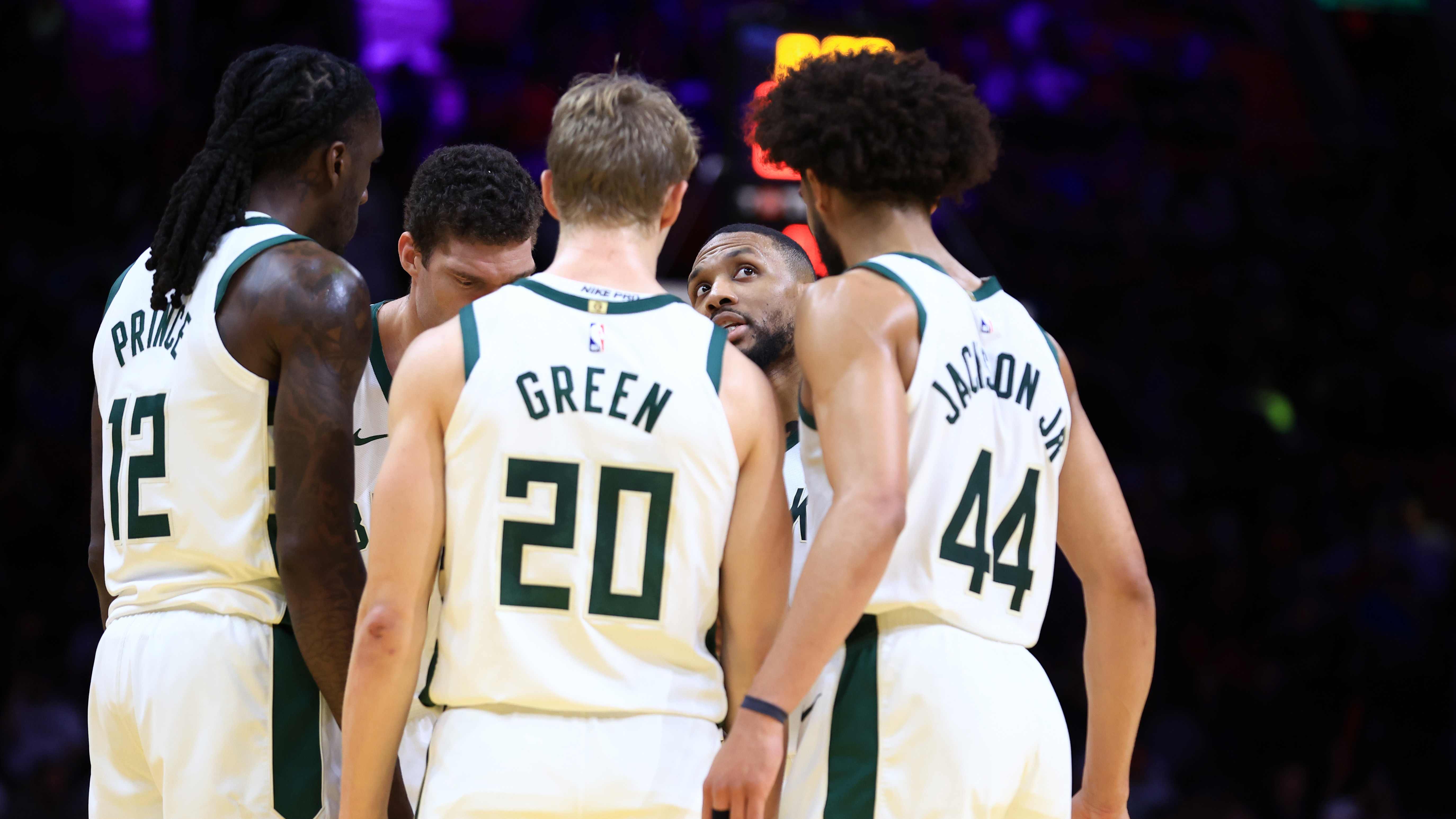 Handing out individual midseason grades for the 24-17 Milwaukee Bucks