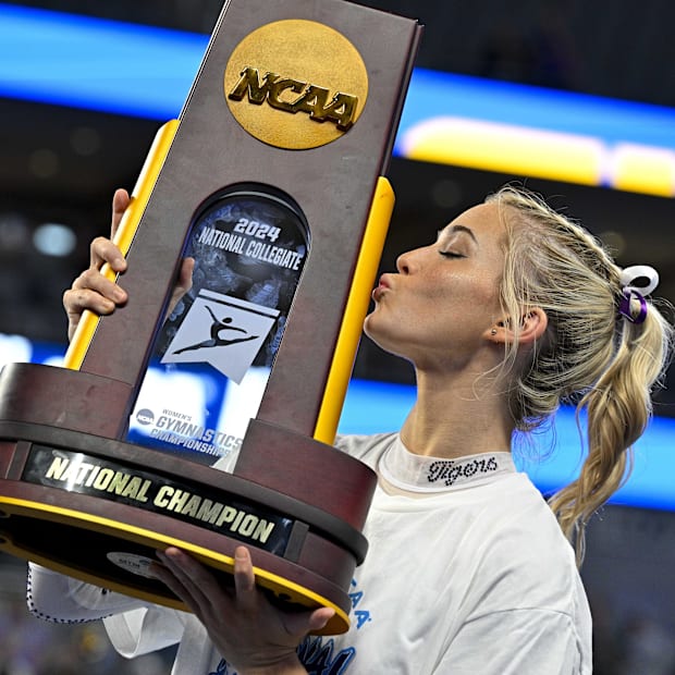 Livvy Dunne flexes cowboy hat for LSU's Texas trip to national ...