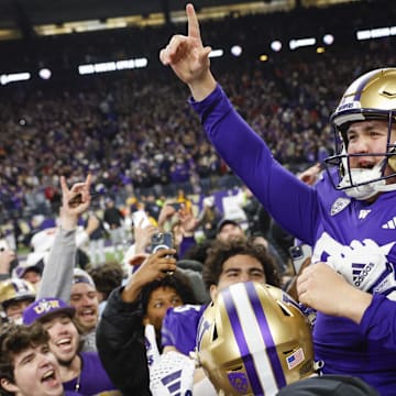 Charlie Mitchell, Husky Running Back Great, Dies at 85