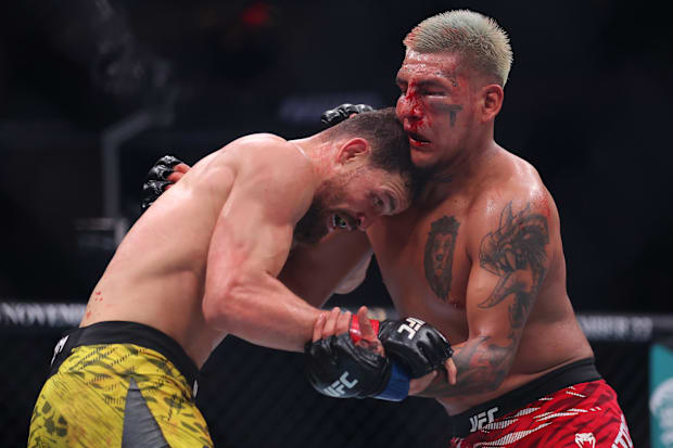 Undefeated MMA champion dominates UFC veteran, gets belt from Islam ...