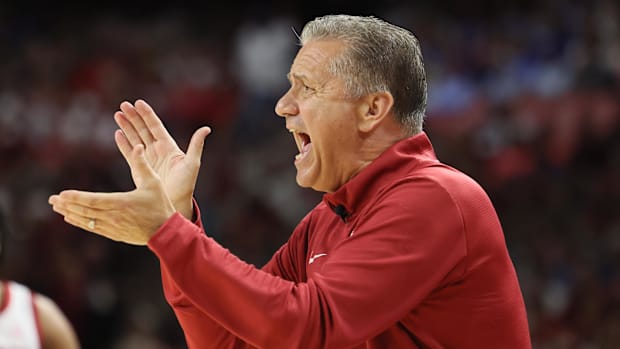 Calipari Shows Lighter Side in Quick Moments with UA Stars