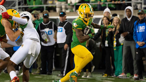 Oregon Ducks' Evan Stewart Updates 'Tough' Rehab From Knee Injury
