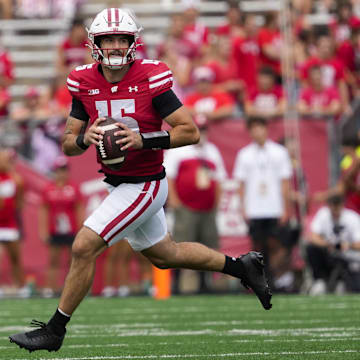 Wisconsin Badgers QB Billy Edwards Jr. leaves Week 1 vs Miami (OH) with ...