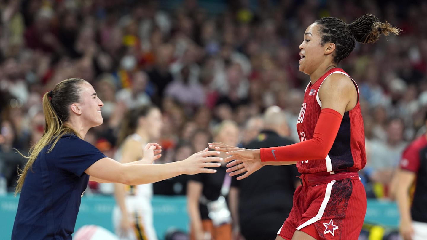 Sabrina Ionescu, Napheesa Collier's daughter's cute moment at WNBA Finals