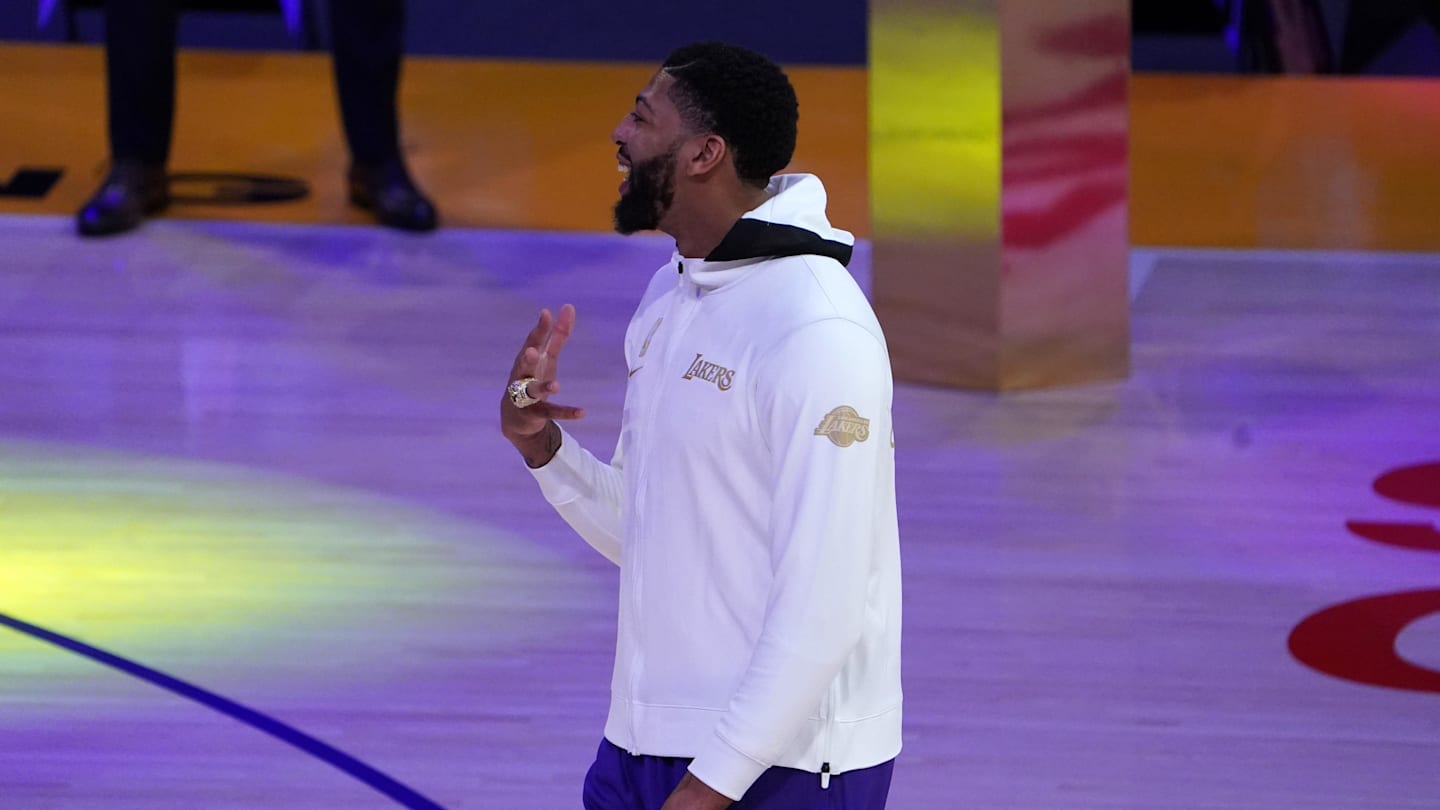 Watch Lakers’ Heartfelt Video Tribute to Former Star Anthony Davis