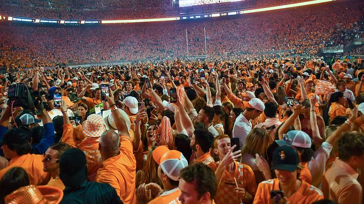 Alabama AD suggests forfeits for field, court storming