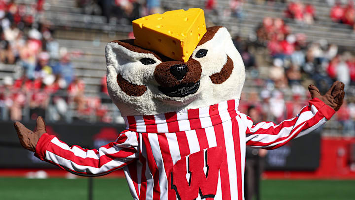 Wisconsin Badgers new throwback uniforms earn mostly positive social ...
