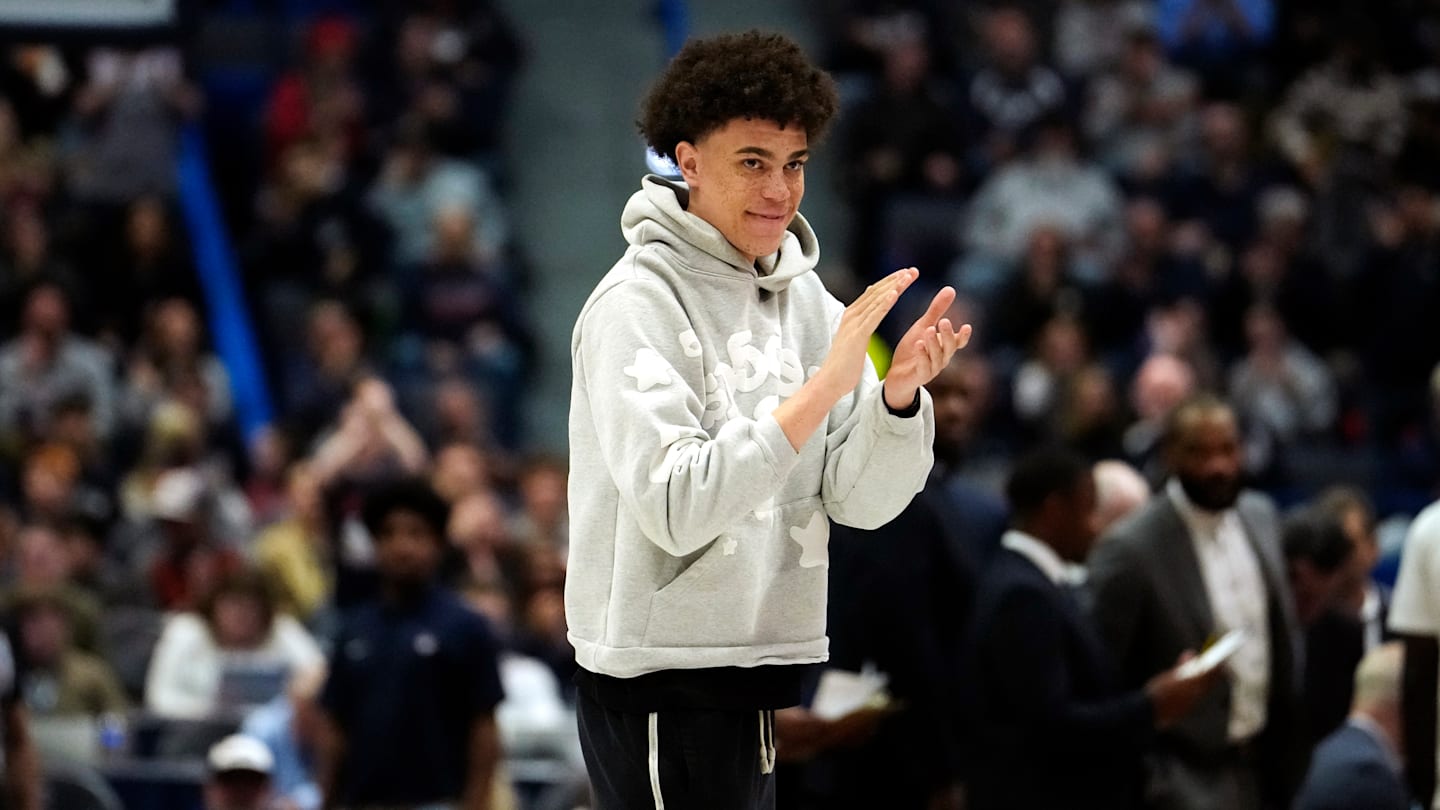 Dan Hurley's Message To Talented 2025 UConn Commit Darius Adams: 'Stay ...
