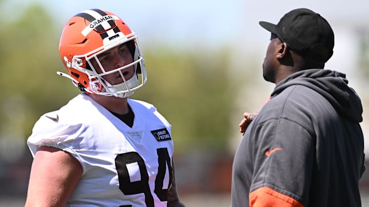 Cleveland Browns reach $40M deal with former Michigan defender Mason Graham