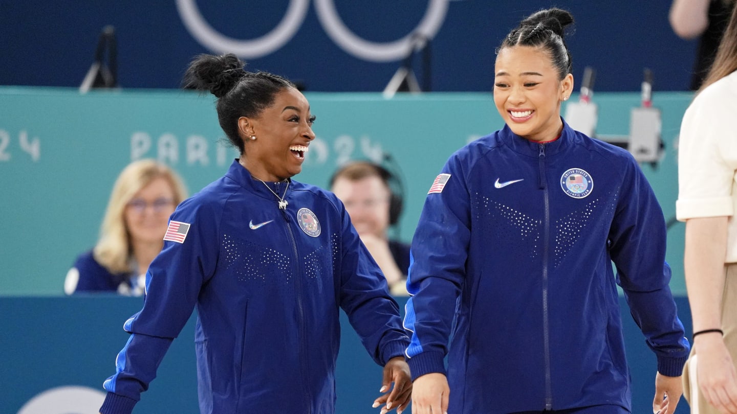 Simone Biles Gave Sunisa Lee a Big Hug After Brutal Fall in Balance ...