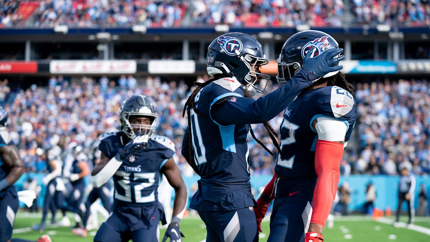 DeAndre Hopkins Reacts to Viral Photo With Derrick Henry, Lamar Jackson ...