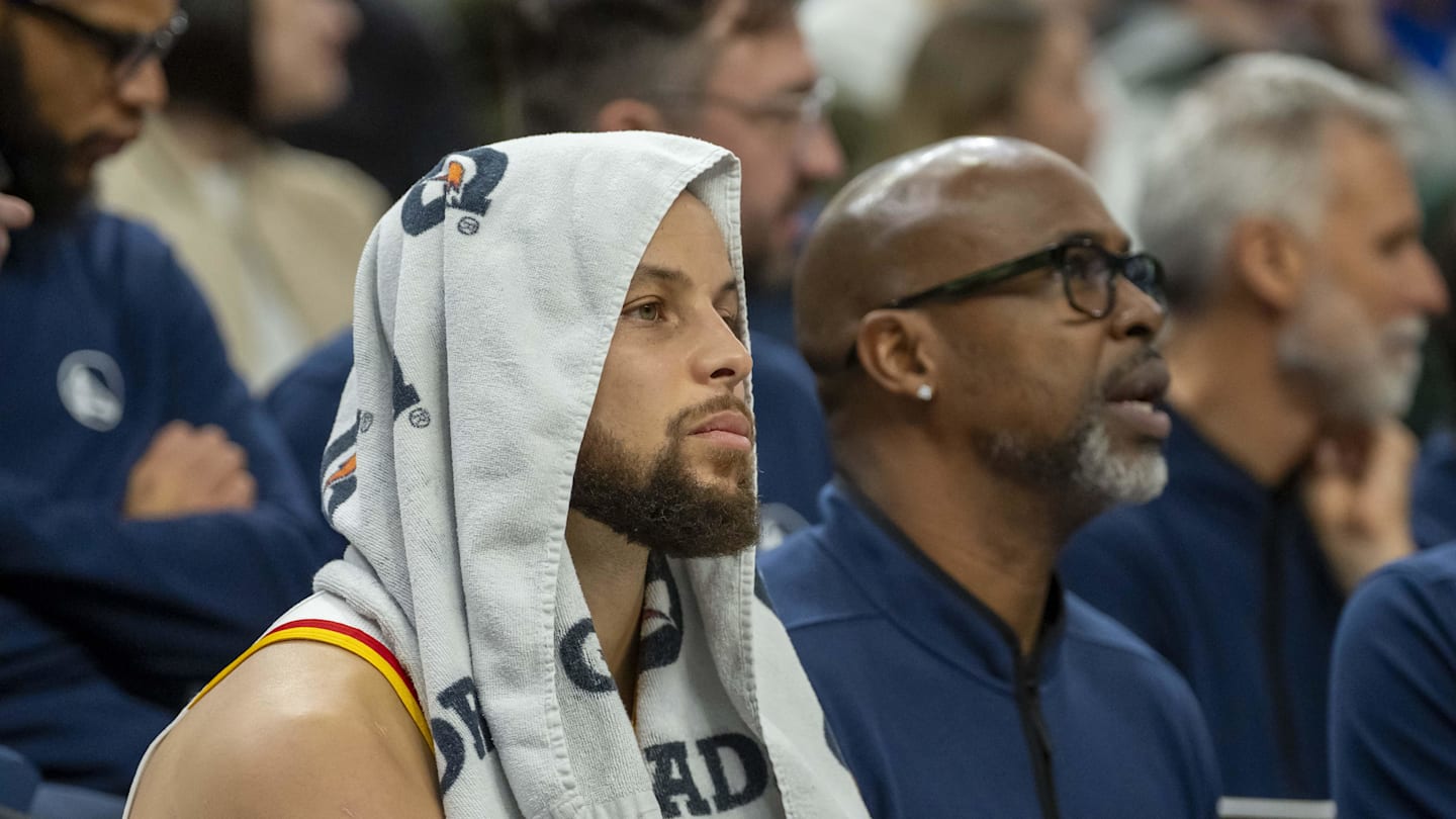Concerning Warriors Stat Amid Steph Curry Injury After Game vs Wolves