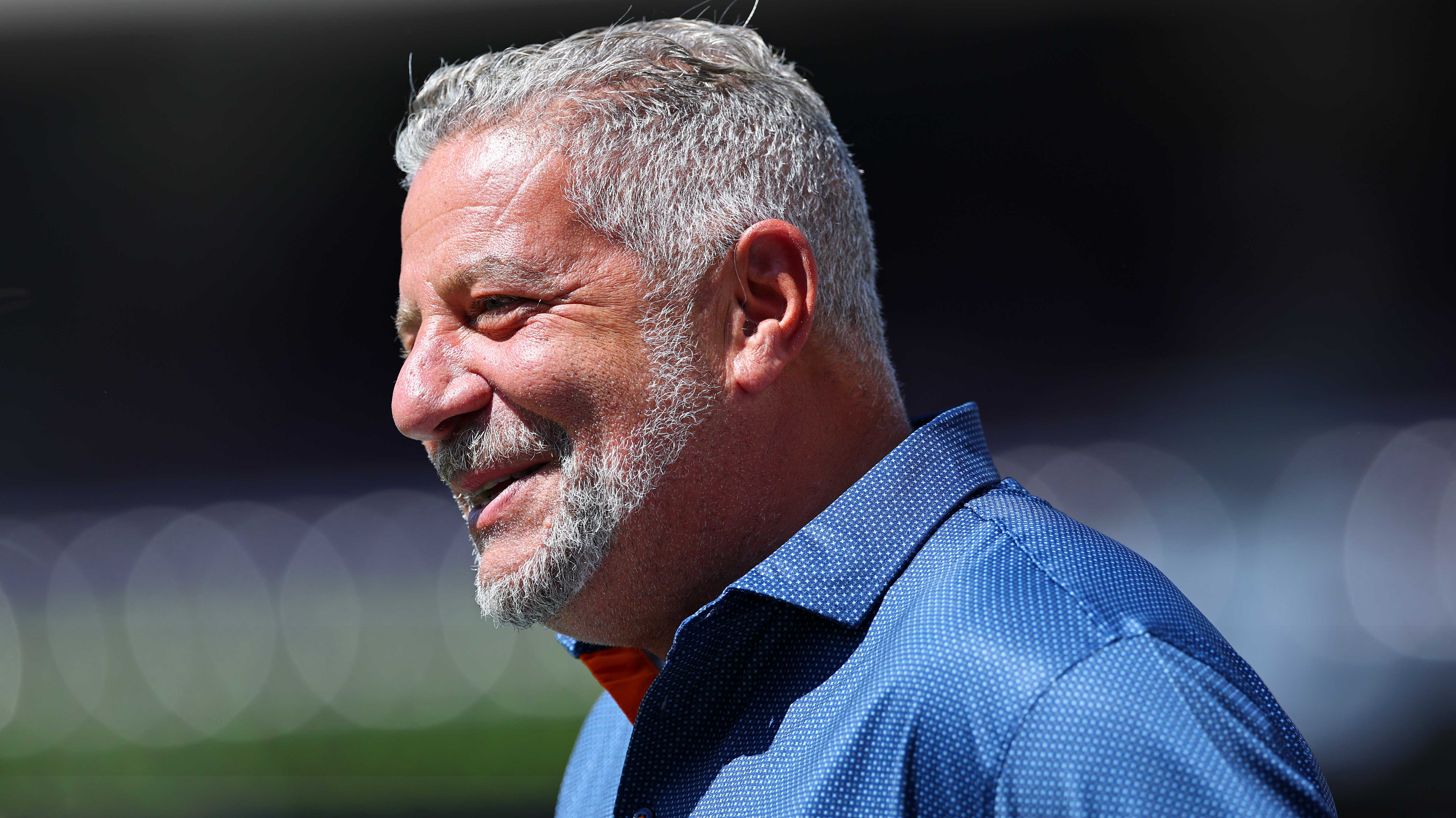 bruce pearl sweating