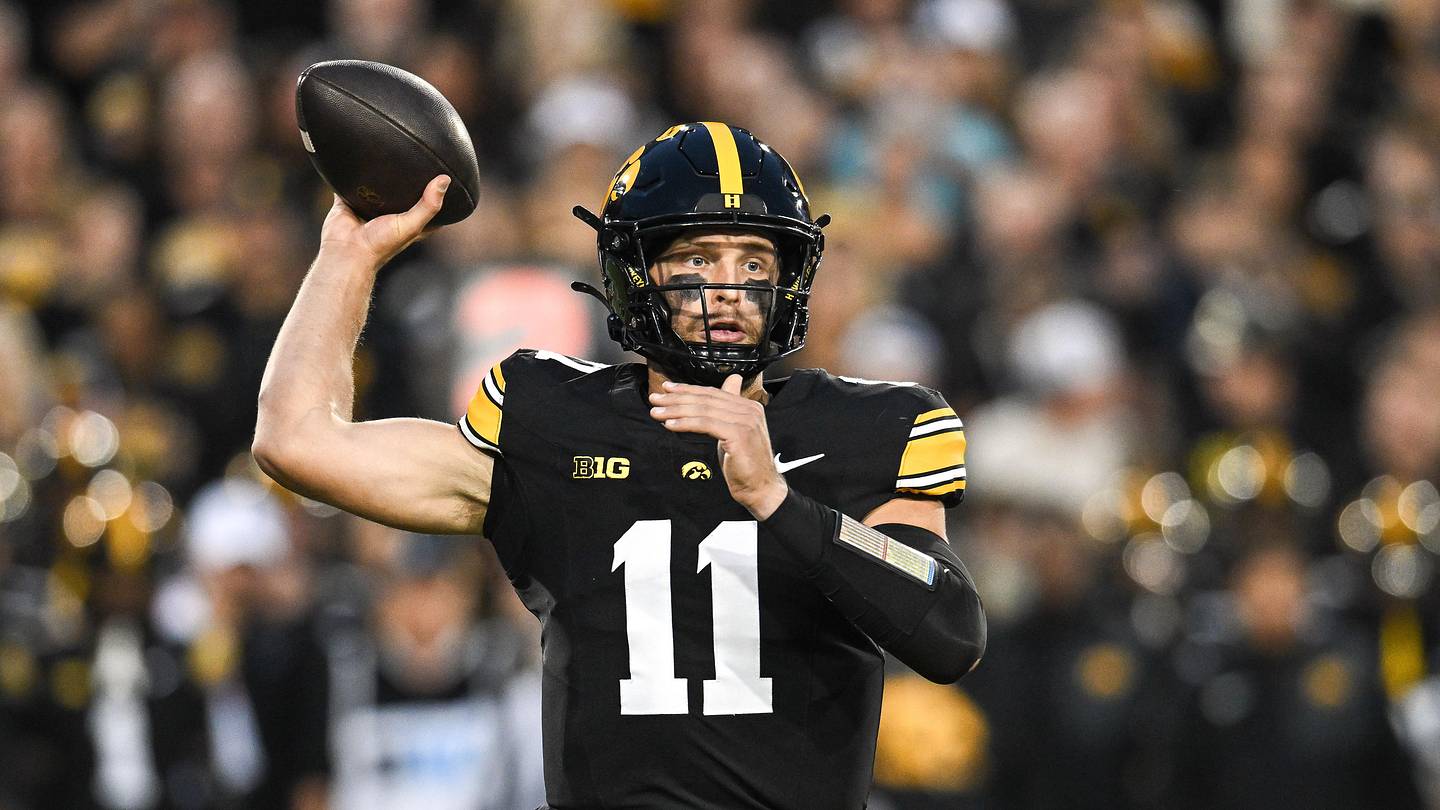 Iowa Hawkeyes QB Mark Gronowski Reveals His Favorite Players