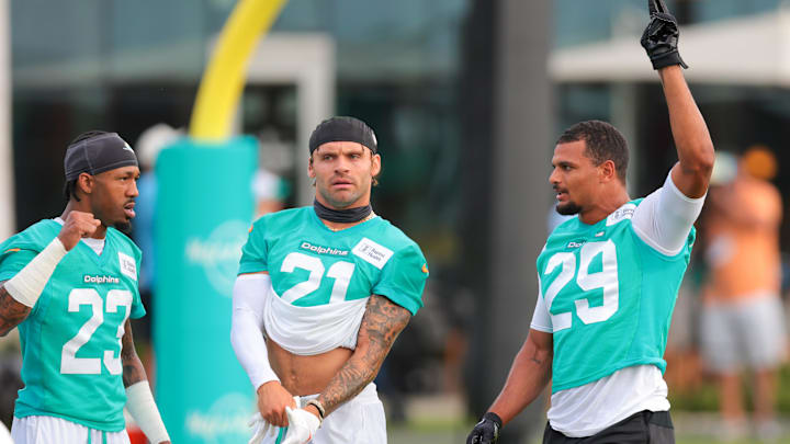 Miami Dolphins defensive coordinator Anthony Weaver builds a versatile ...