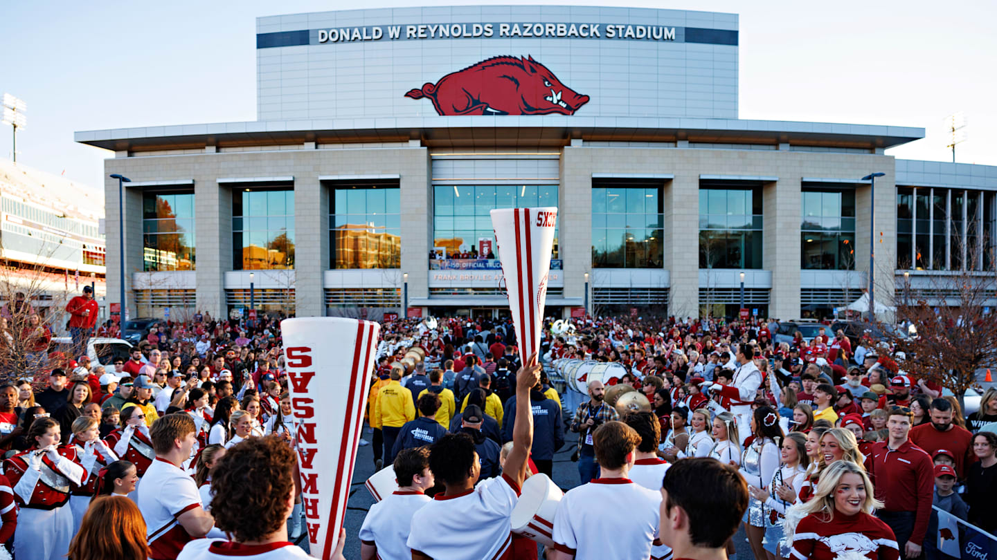 Arkansas football- Walmart, Tyson Foods to have on-field logos during games