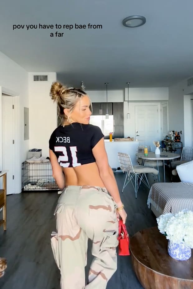 Hanna Cavinder reps boyfriend Carson Beck in custom Georgia fit