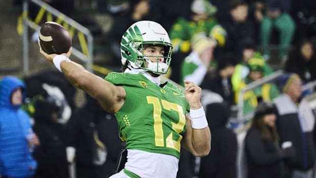 Former Oregon Ducks Quarterback Ty Thompson Enters Transfer Portal