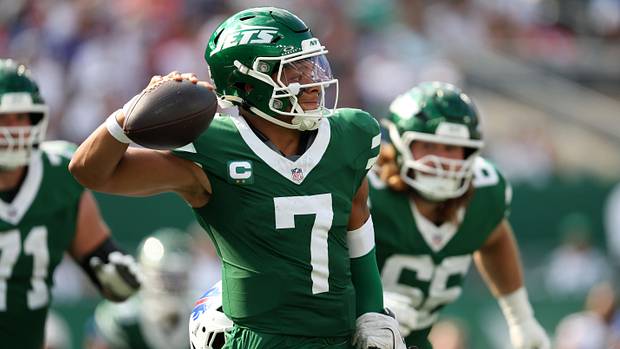 Why Justin Fields’ Jets-Dolphins Status Remains Unclear