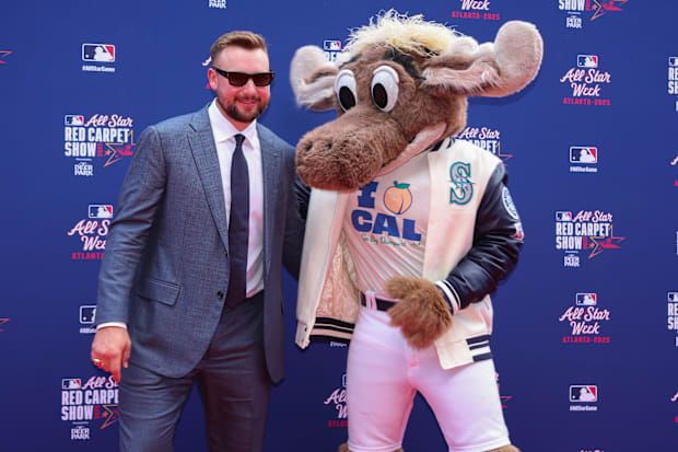 Who is Mariners star Cal Raleigh's secret weapon girlfriend Hannah Shimek?