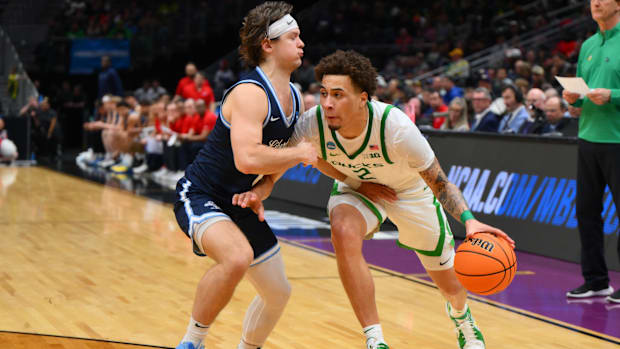 Oregon Ducks Transfer Portal: Jadrian Tracey, Jackson Shelstad, Kwame ...