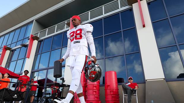 Shilo Sanders Delivers Big Hit To Quarterback Tampa Bay Buccaneers ...