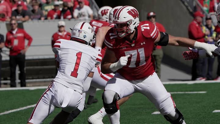 Wisconsin Badgers offensive lineman named to preseason All-American ...