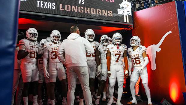 Texas Longhorns Transfer RB Commits to New Team